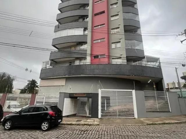 Apartamento com três dormitórios no Jardim América
