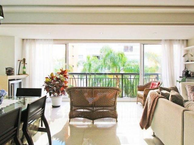 Apartamento com três 3 dormitórios, três 3 suítes sendo uma 1 suíte master e quatro 4 vagas