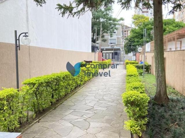 Apartamento com três dormitórios no Bairro Petrópolis