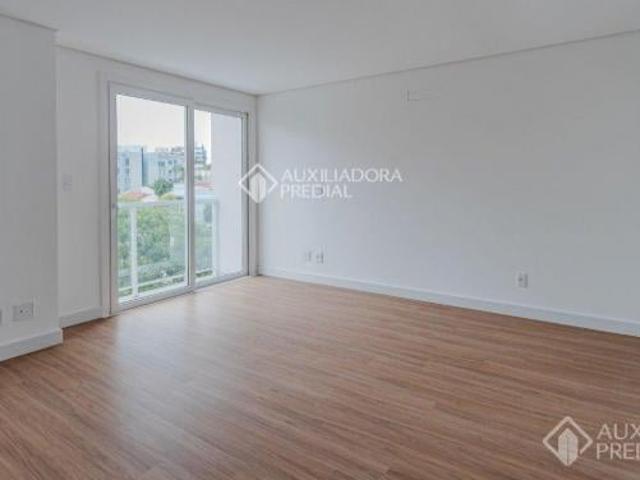 Apartamento com três dormitórios no bairro Tristeza