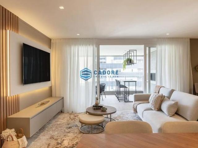 Apartamento com três dormitórios no Madureira