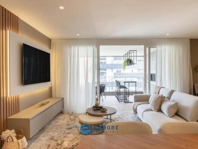 Apartamento com três dormitórios no Madureira