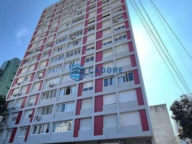 Apartamento com três dormitórios, São Pelegrino