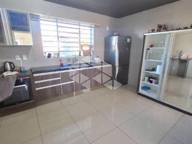 Apartamento com três dormitórios sendo uma suíte com duas vagas de garagem