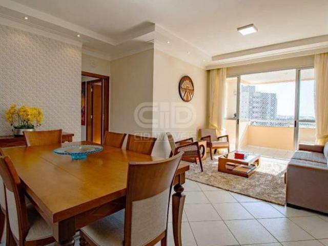 Apartamento com três quartos no Edifício Flamingo