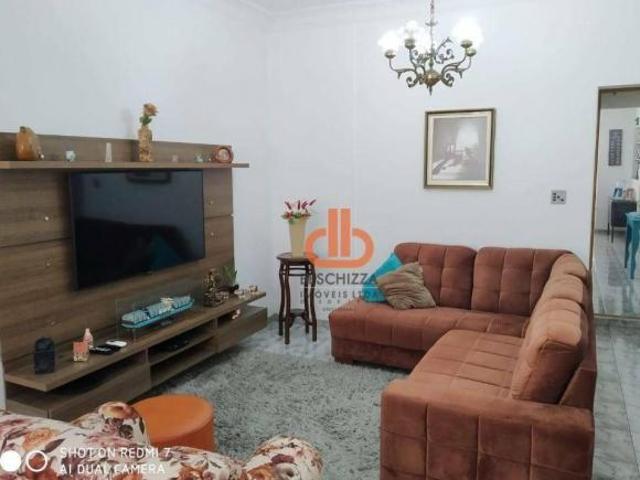 Apartamento com três quartos a duas quadras da praia do Boqueirão Santos