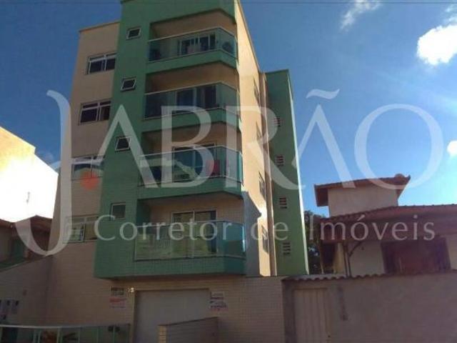 Apartamento com três quartos, sendo um suíte e duas vagas de garagem