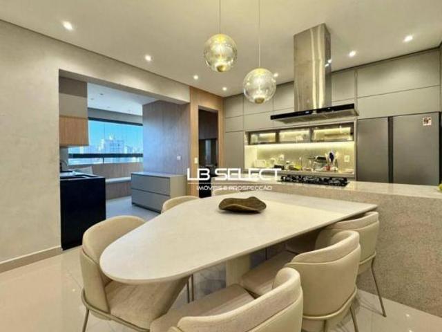 Apartamento com três quartos, sendo uma suíte e varanda gourmet