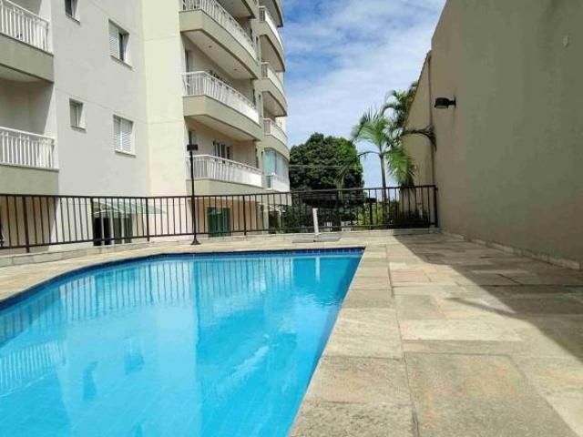 Apartamento com três suítes, dois com sacada e guarda roupas planejados,três vagas de garagem à Vend