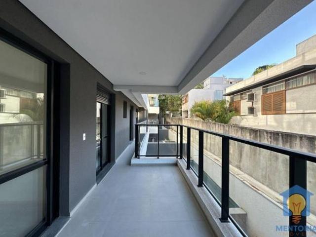Apartamento com três suítes, na Granja Viana!