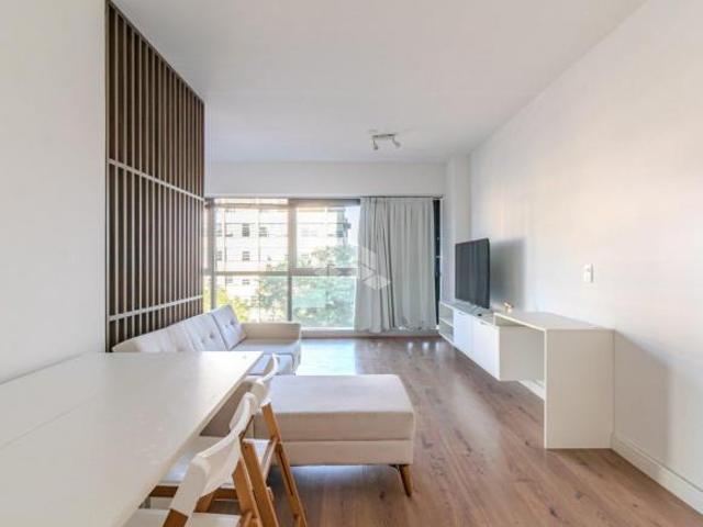 Apartamento com um dormitório, 46m² privativos, no Bairro Praia de Belas