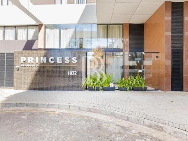 Apartamento com um dormitório e uma vaga pronto para moradia ou investimento