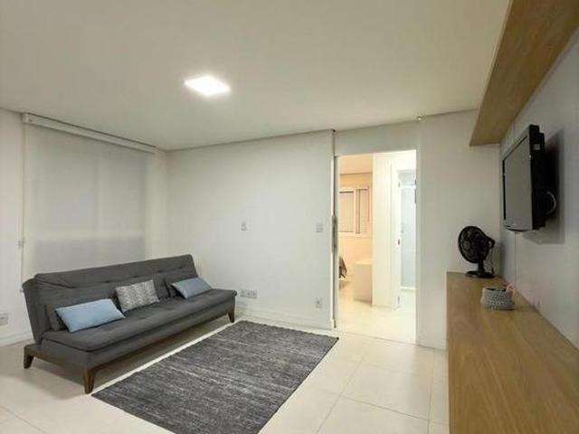 APARTAMENTO COM UM DORMITÓRIO NO CENTRO