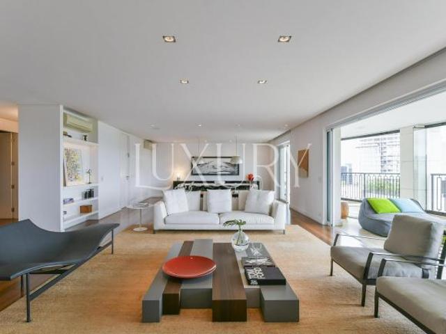 Apartamento com uma Vista incrível para o Jardins à venda no Itaim – 394 m² | Mobiliado| Alto Padrã