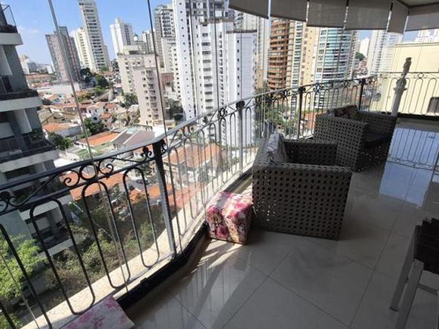 Apartamento com Varanda 4 dormitórios sendo 3 suítes e 5 vagas de carro