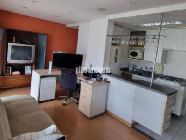 Apartamento com varanda, 1 dormitório, 2 vagas