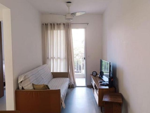 Apartamento com varanda, 2 dormitórios 1 banheiro e 1 vaga