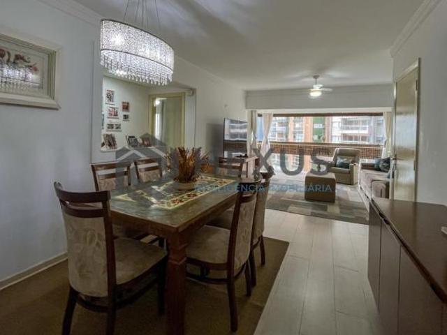 Apartamento com varanda varanda e lazer na beira mar das Pitangueiras, Guarujá