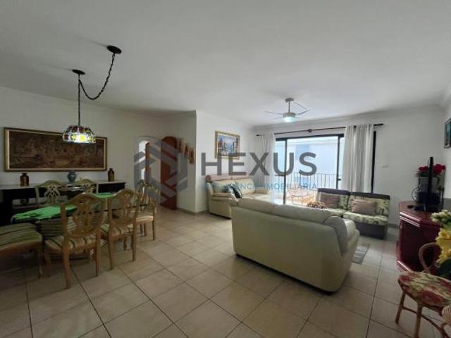 Apartamento com varanda, vista mar e lazer a uma quadra da Praia das Pitangueira