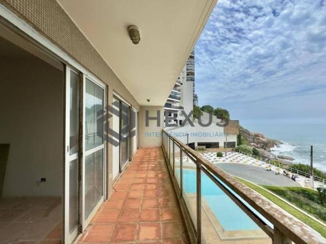 Apartamento com varanda vista mar e lazer na beira mar da Praia das Astúrias, Gu