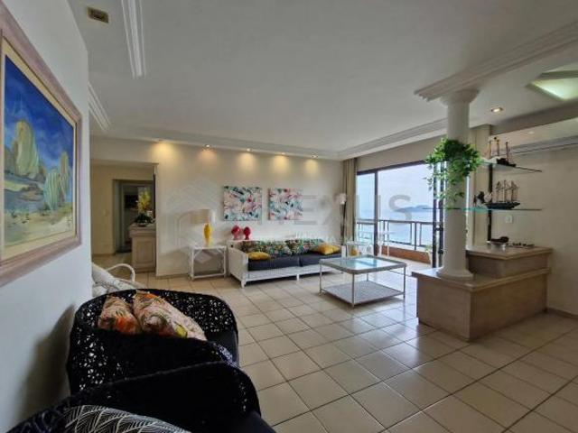Apartamento com varanda vista mar e lazer na beira mar da praia no Tombo, Guarujá