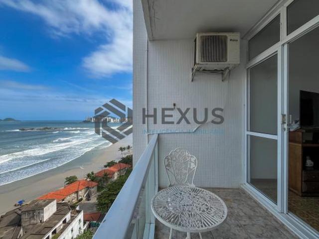 Apartamento com varanda vista mar e lazer na beira mar da praia nas Pitangueiras