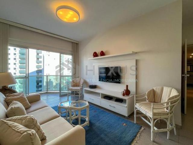 Apartamento com varanda vista mar e lazer na Praia das Pitangueiras, Guaruja