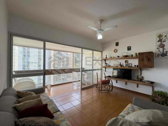 Apartamento com varanda vista mar e lazer na Praia das Pitangueiras, Guaruja