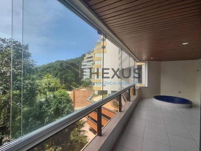 Apartamento com varanda vista mar e lazer na Praia do Sorocotuba, Enseada, Guaru