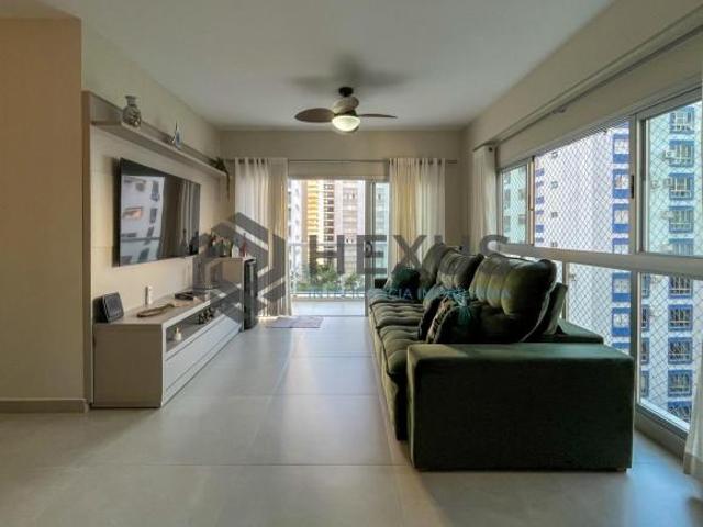 Apartamento com varanda vista mar e lazer nas Pitangueiras, Guarujá
