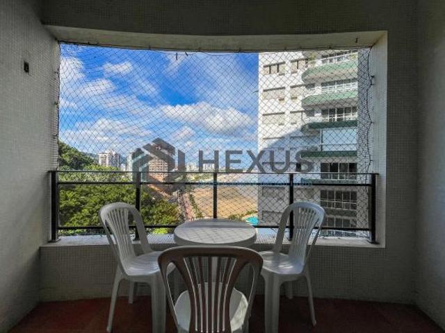 Apartamento com varanda vista mar na beira mar da Praia das Pitangueiras, Guaru
