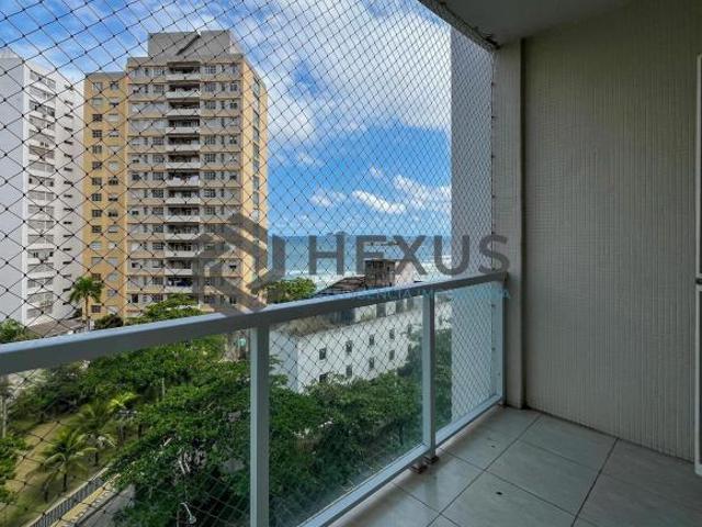 Apartamento com varanda vista mar na beira mar da Praia das Pitangueiras, Guaruj