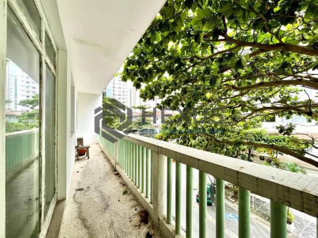 Apartamento com varanda vista mar na beira mar da Praia das Pitangueiras, Guaruj