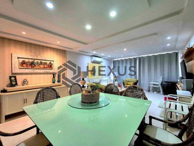 Apartamento com varanda, vista mar, Praia das Pitangueiras, Guaruja | Hexus