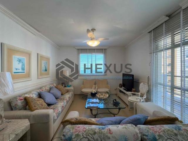 Apartamento com varanda, vista mar, quadra mar, lazer, Praia das Pitangueiras, G