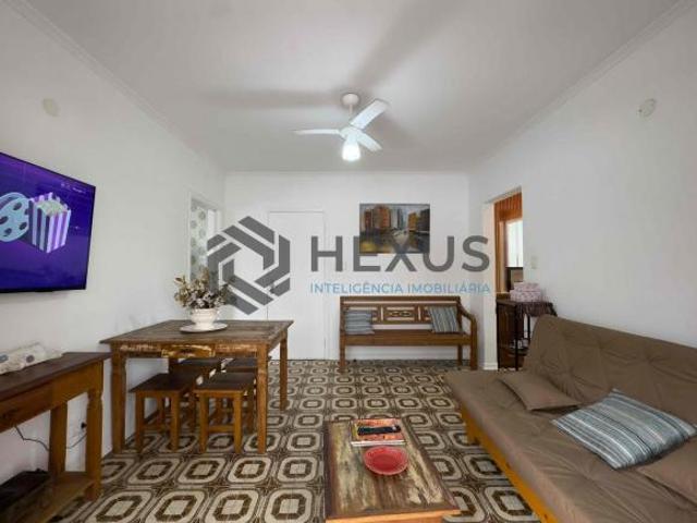 Apartamento com varanda a duas quadras da Praia das Pitangueiras, Guarujá SP 1