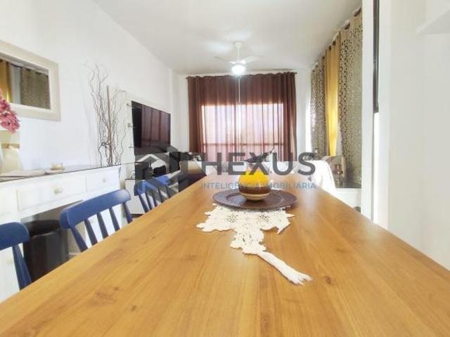 Apartamento com varanda a duas quadras da Praia do Tombo, Guaruja