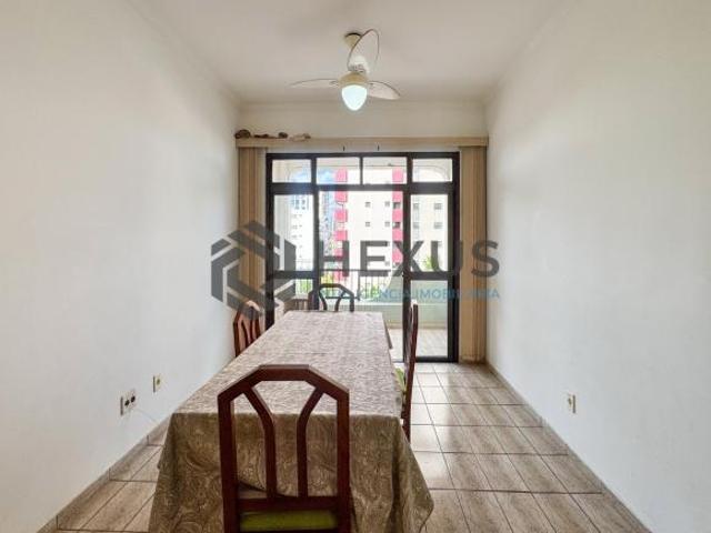Apartamento com varanda a 1 quadra da Praia do Tombo, Guarujá