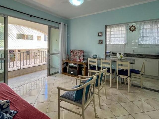 Apartamento com varanda a 2 quadras da praia na região da Barra Funda da Praia das Pitangueiras, Gua