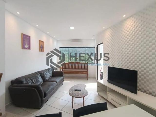 Apartamento com varanda a 500m da praia na Enseada, Guarujá