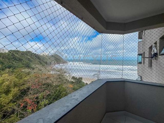 Apartamento com Varanda com vista mar e lazer na Praia do Tombo