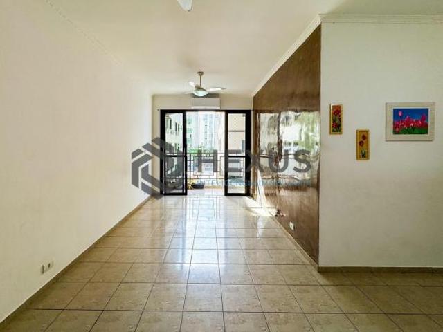 Apartamento com varanda e despesas baixas na Praia das Asturias, Guaruja