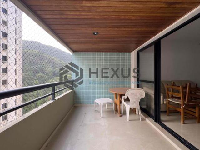 Apartamento com varanda e lazer na beira mar da Praia das Pitangueiras, Guaruja
