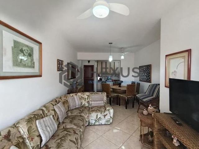 Apartamento com varanda e lazer na Enseada, Guarujá