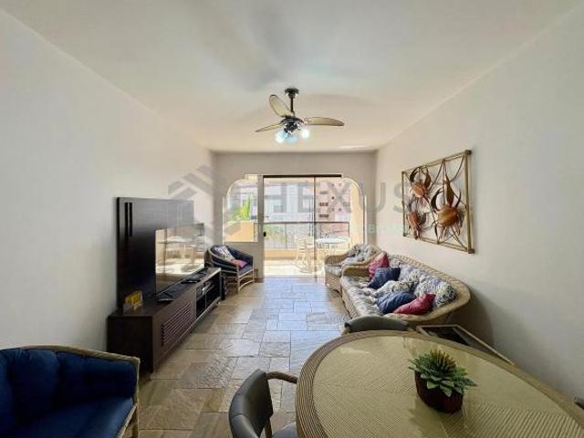Apartamento com varanda e lazer na Enseada, Guarujá
