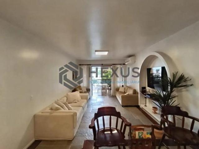 Apartamento com varanda e lazer na Enseada, Guarujá