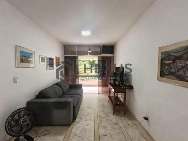 Apartamento com varanda e lazer na Enseada, Guarujá