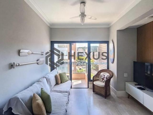 Apartamento com varanda e lazer na Enseada, Guarujá