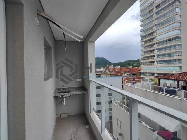 Apartamento com varanda e lazer na Praia da Enseada, Guaruja