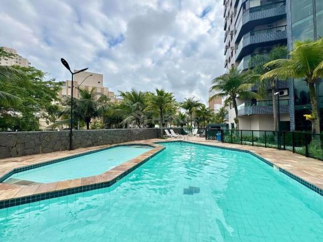 Apartamento com varanda e lazer na Praia da Enseada, Guarujá